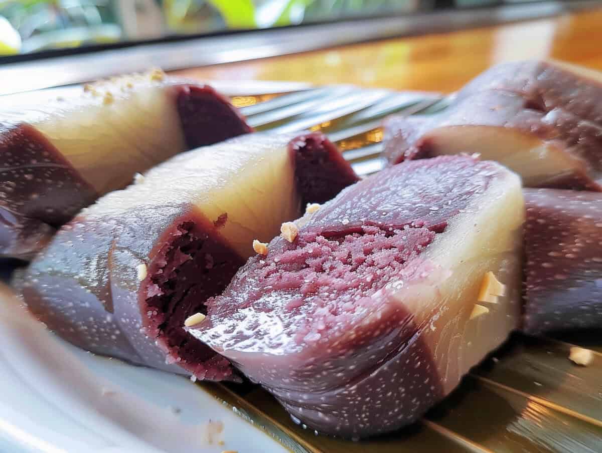 Suman Moron (Filipino Chocolate Vanilla Rice Cake) - Kusina Secrets