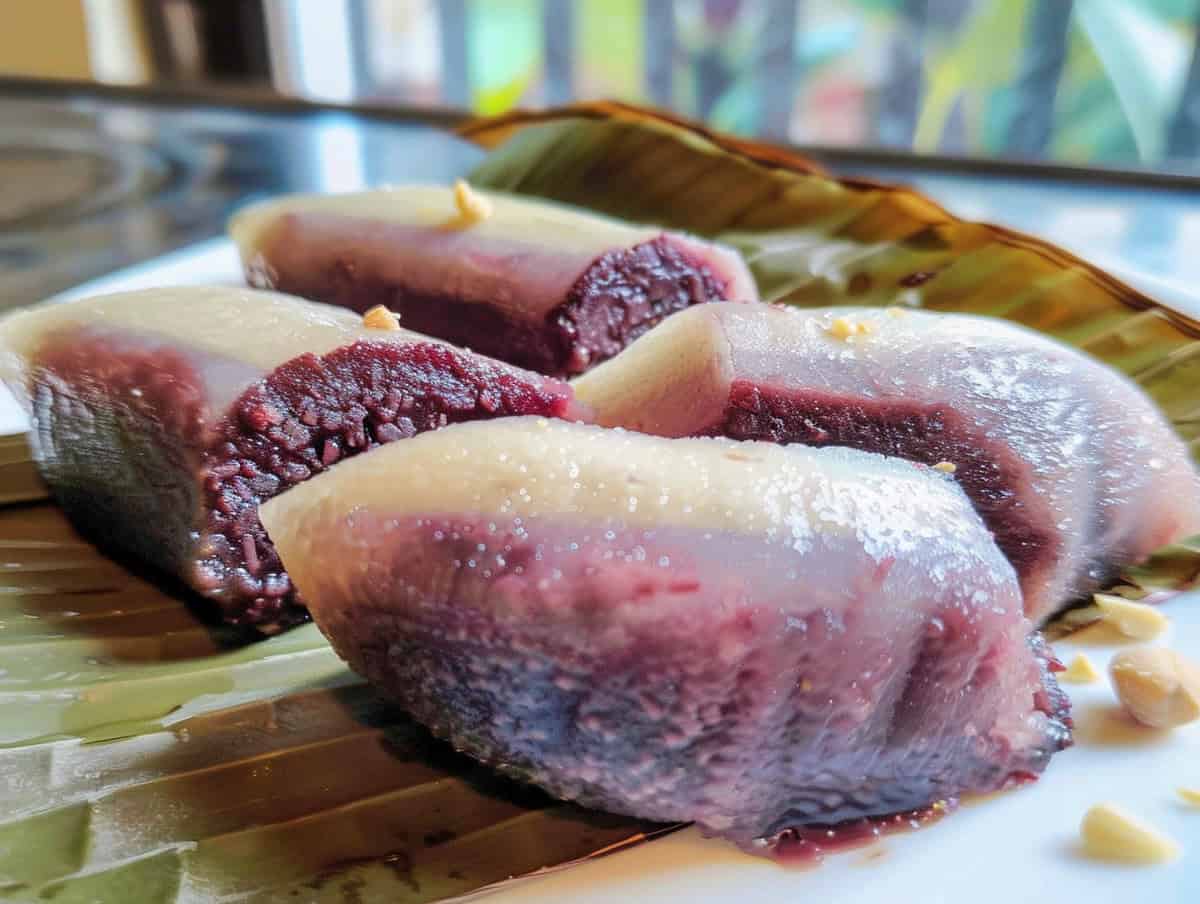 Suman Moron (Filipino Chocolate Vanilla Rice Cake) - Kusina Secrets